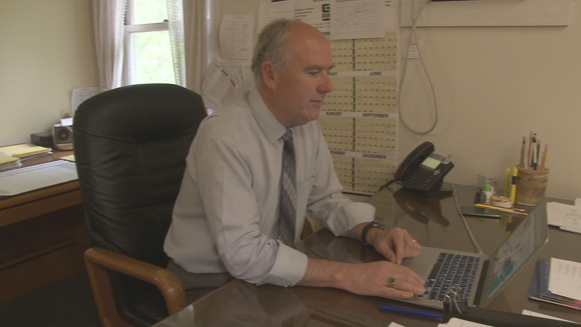 RSU 22 superintendent to retire and keep job | newscentermaine.com